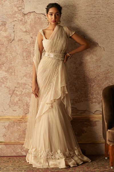 Parisa Sari – Studio East6